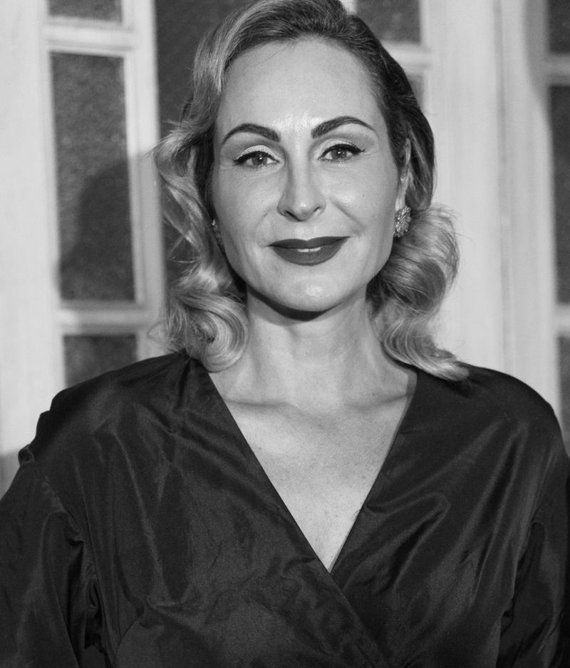 Ana Milán - Divinity