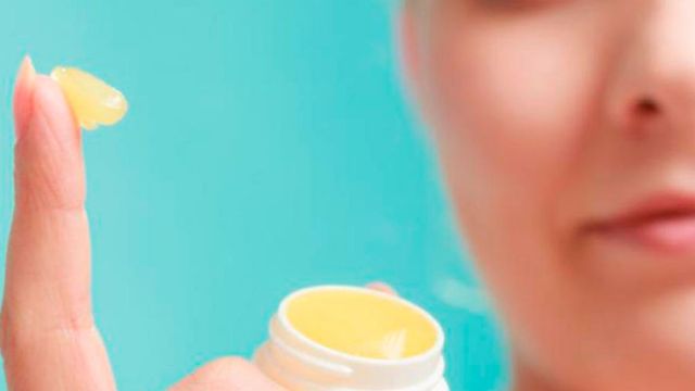 Cuida tus labios con vaselina pura, natural y económica - Divinity