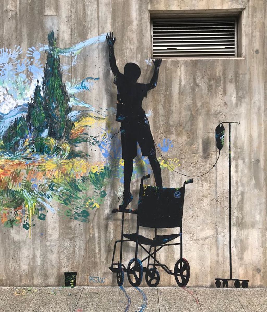 El artista Pejac rinde homenaje a la 'fortaleza' de quienes luchan ...