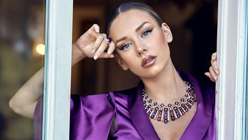 Ester Expósito: su foto en bikini que ha batido un récord en su ...