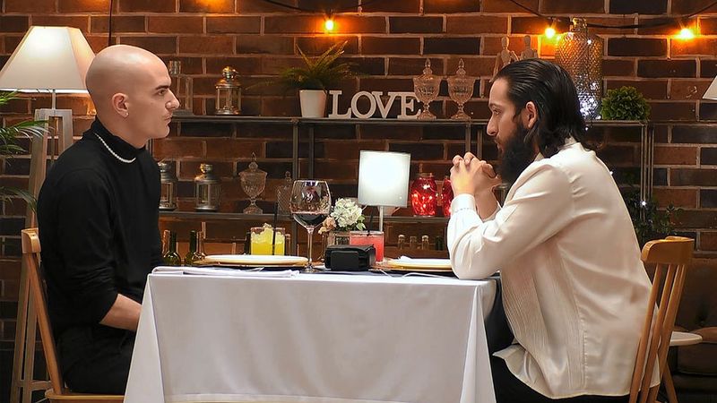 First Dates | Jirafa Rey estrena su nuevo tema ‘Para los vampiros’ en ...