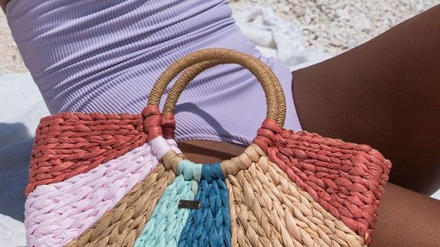 El bolso playero será tu imprescindible este verano: 14 ideas