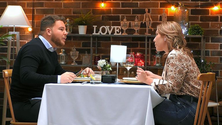 First Dates | María: “Soy una persona sencilla por muchas tetas que me ...