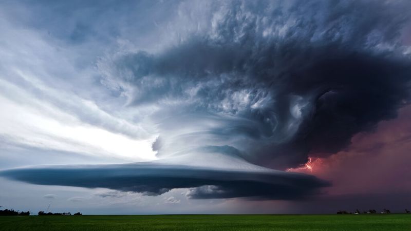 ¿Qué es la supercélula que se ha producido en Francia? - Informativos ...