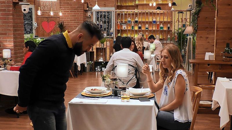 Las gemelas de ‘First Dates’, en shock