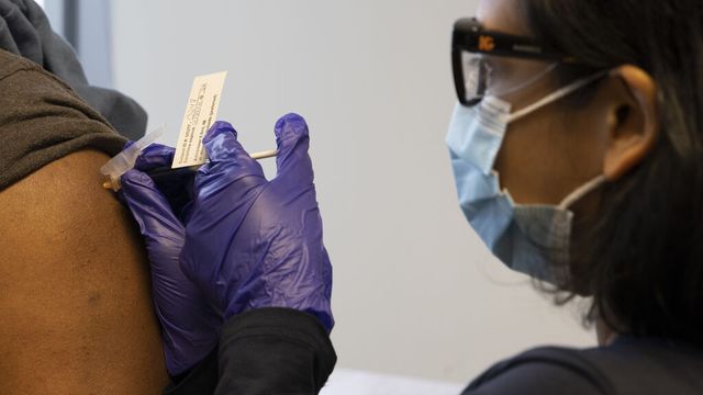 Diferencias entre la vacuna de Novavax y las de Pfizer y Moderna - NIUS