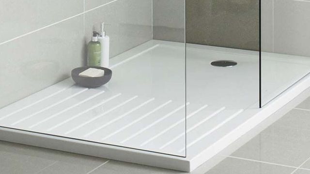 Cómo limpiar un plato de ducha de resina sin restregar mucho - Divinity