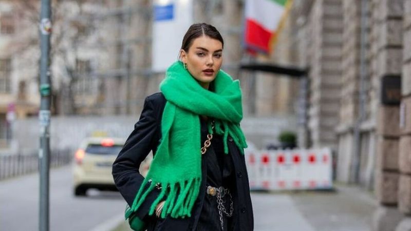 Seis formas de ponerte la bufanda este invierno de 2022 - Divinity