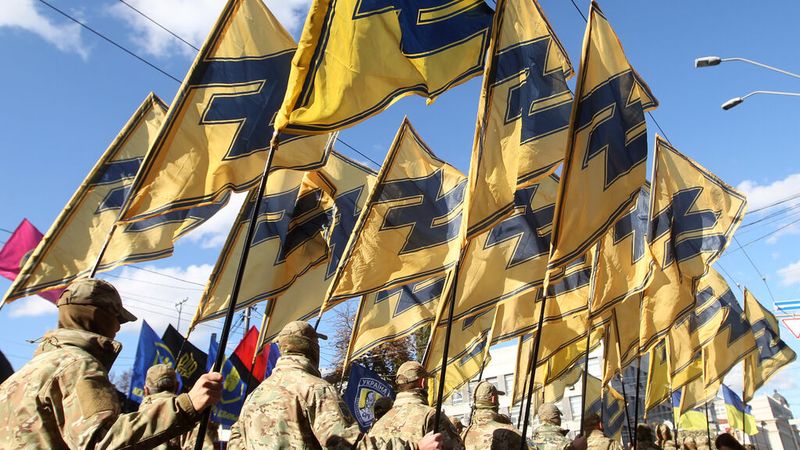 El Batallón Azov: el polémico grupo paramilitar nazi integrado en las ...