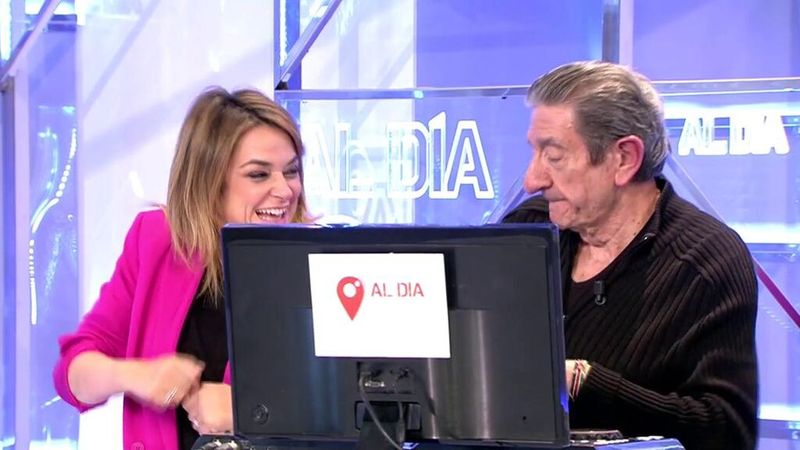 DJ Paco, un músico de 72 años que triunfa en África | Cuatro al día