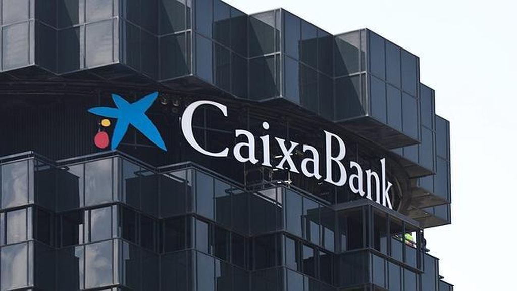 Caixabank gana 375 millones hasta marzo, un 99,1% más