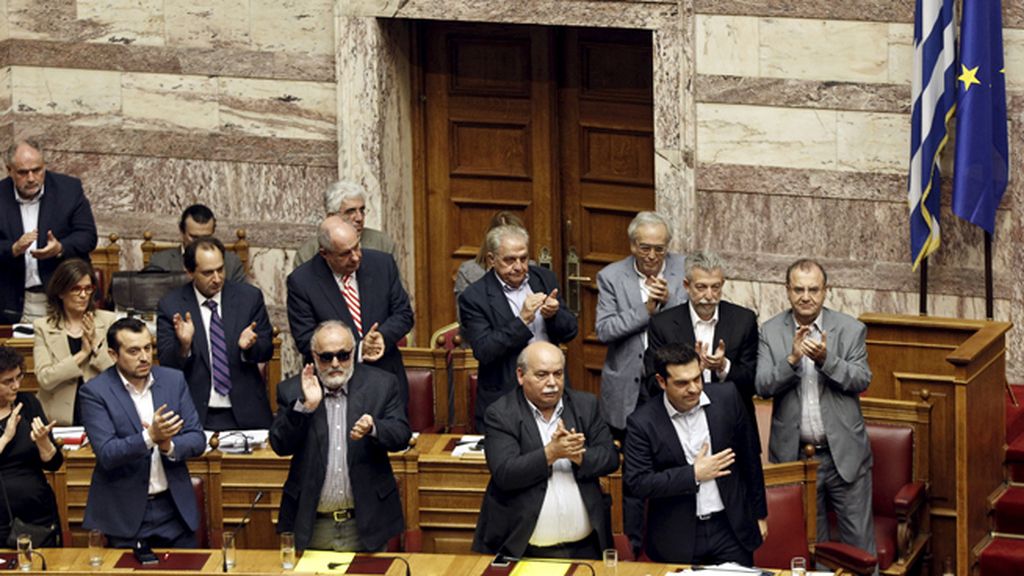El Parlamento griego aprueba la celebración del referéndum