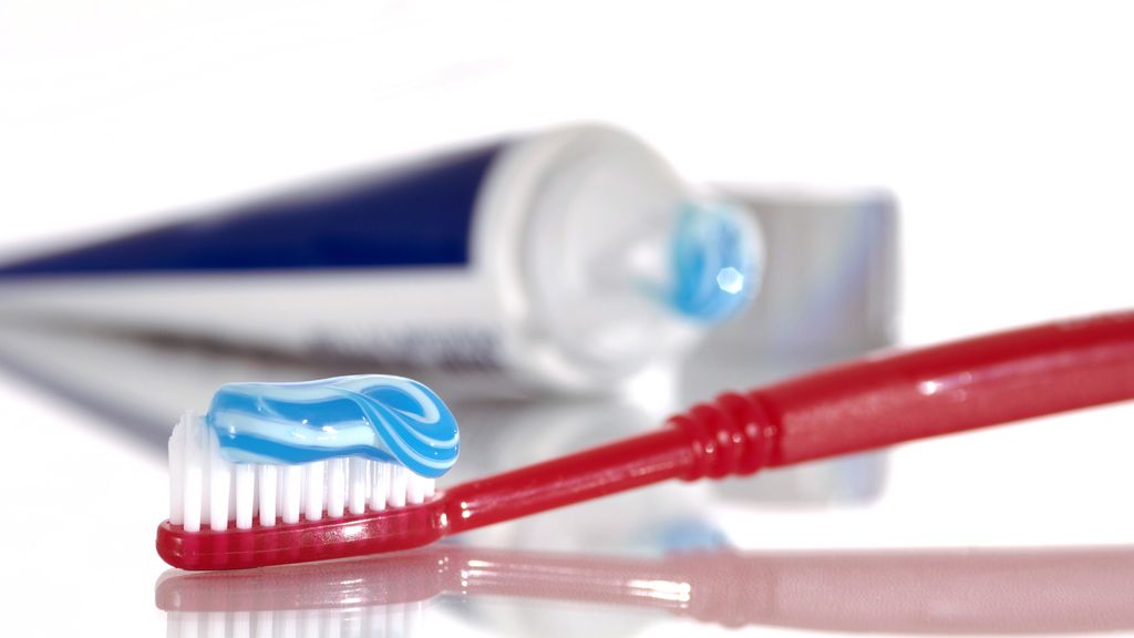 Descubre ocho utilidades que le puedes dar a la pasta de dientes