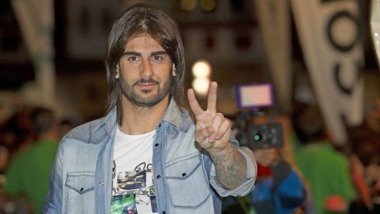 Rastas, alisado japonés, rizado... Melendi y su pelo: sus ...