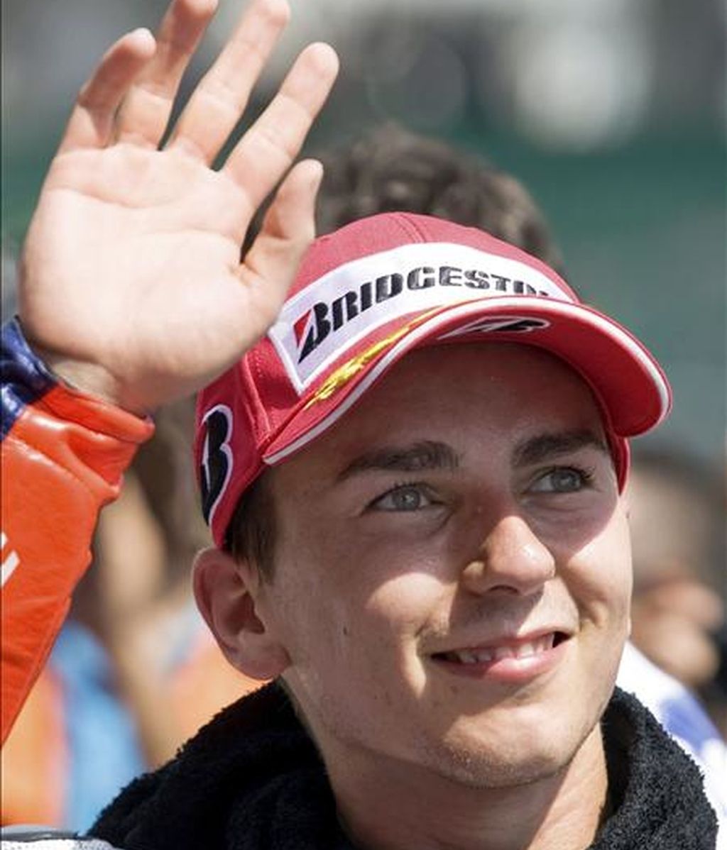 Lorenzo, Simón y Márquez dan color español a la carrera malaya