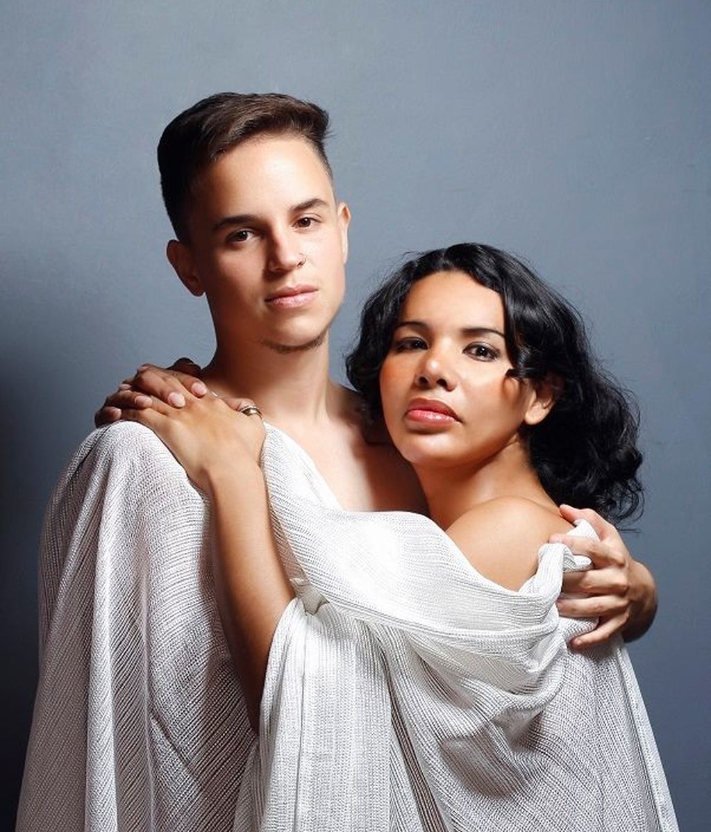 Un Hombre Transexual Se Queda Embarazado De Su Novia Quien Es También