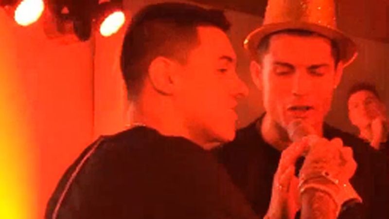 Cristiano Ronaldo celebra su 30 cumpleaños cantando con el colombiano ...