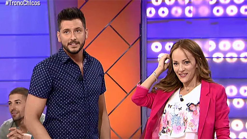 Sandra pilla a Manu en un mal momento