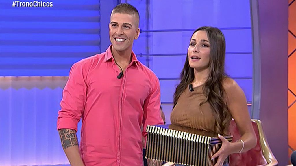 Aroa, una poeta con guantes de boxeo