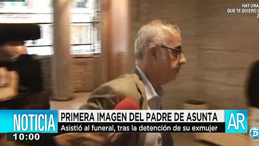 El padre de Asunta asiste a su funeral sin hacer declaraciones