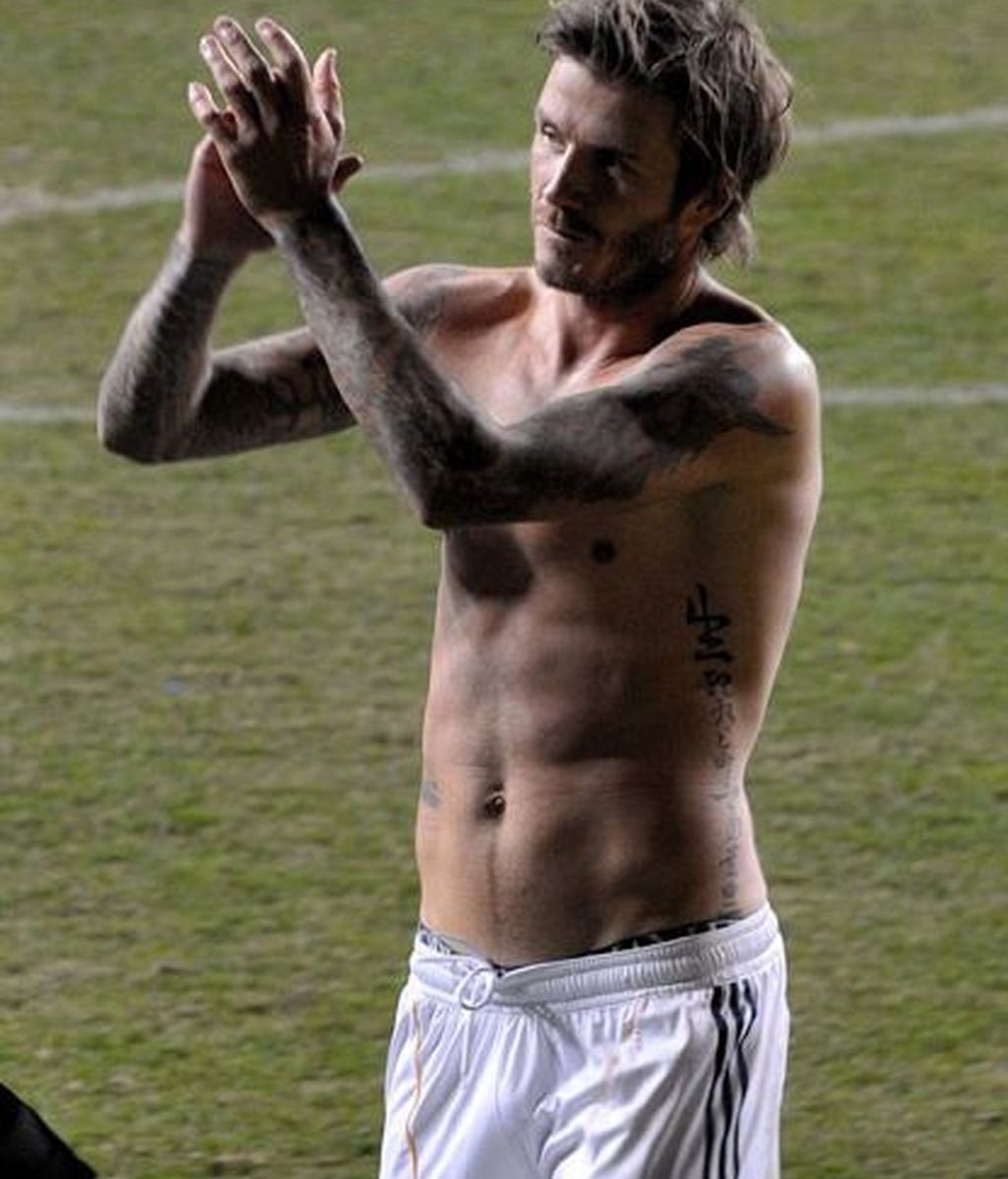 David Beckham, a pecho descubierto