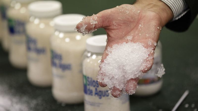 ¿Sabes que es el 'agua sólida'? Puedes llevarla en la mano y acabar con ...