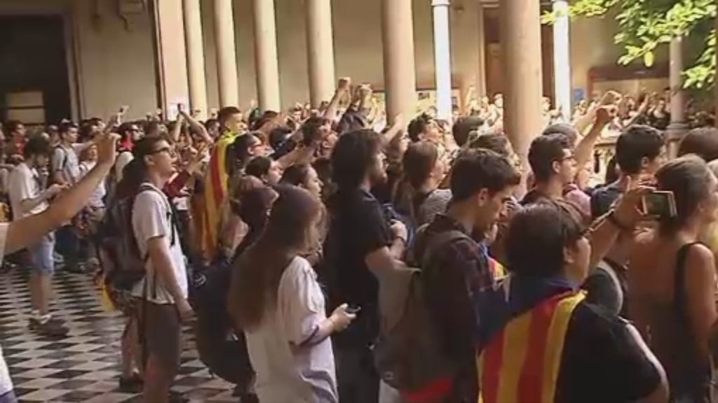 El independentismo irrumpe en la Universidad de Barcelona
