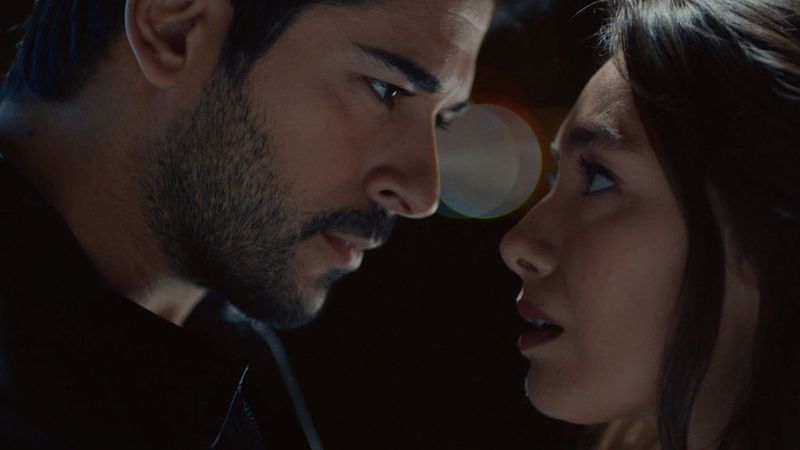 Nihan y Kemal se declaran su amor | Divinity