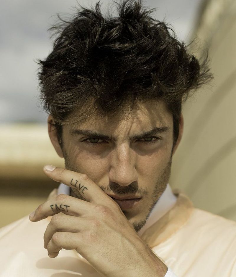 Axel Pons, de gran promesa del motociclismo a top model internacional ...