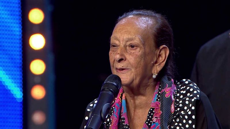 Actuación inédita: El jurado de 'Got Talent' rompe a llorar con el arte ...