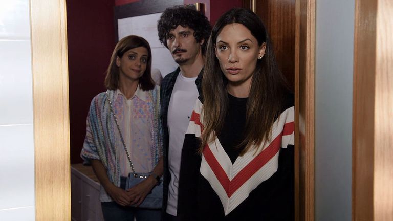 Javi y Lola, picados con Martina por quedar con su ex | La que se avecina