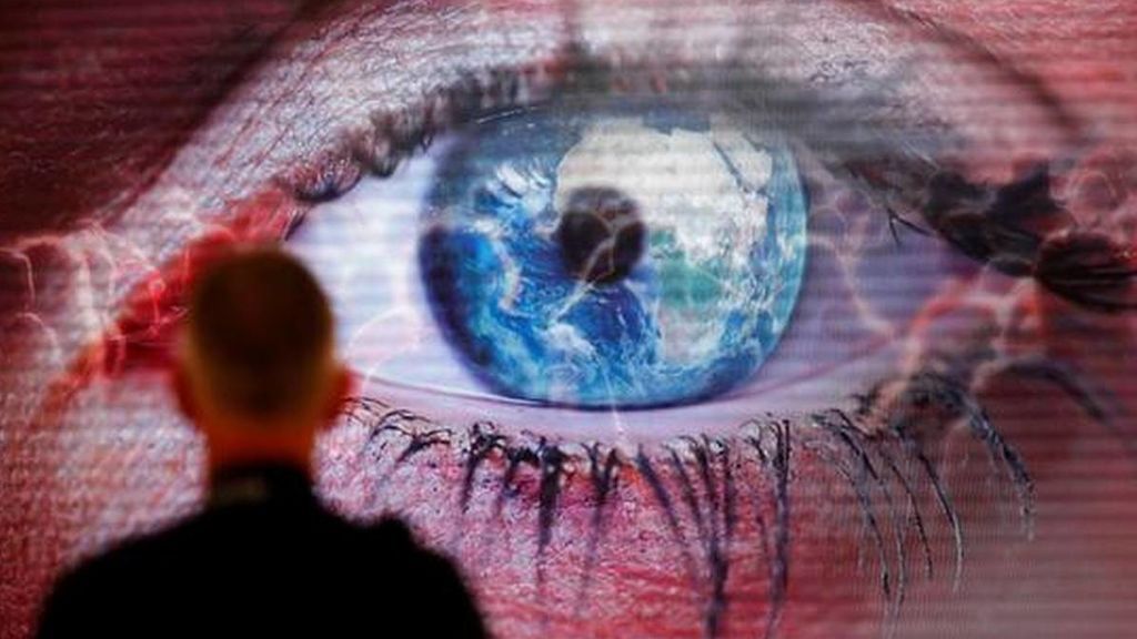 Crean un ojo artificial que supera la calidad de visión del humano ...