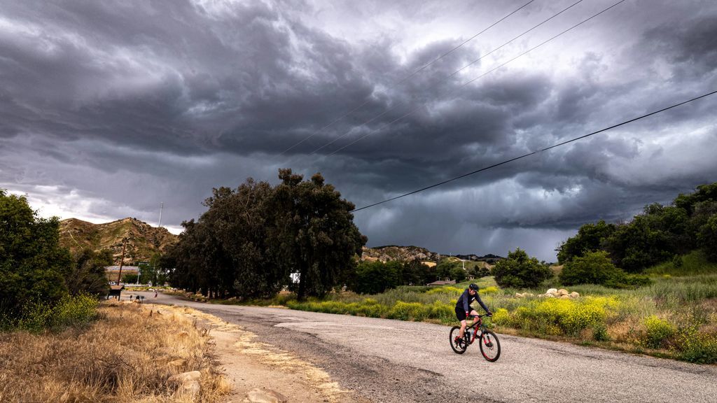 Chaparrones torrenciales y tormentas con rayos y granizo - El Tiempo Hoy
