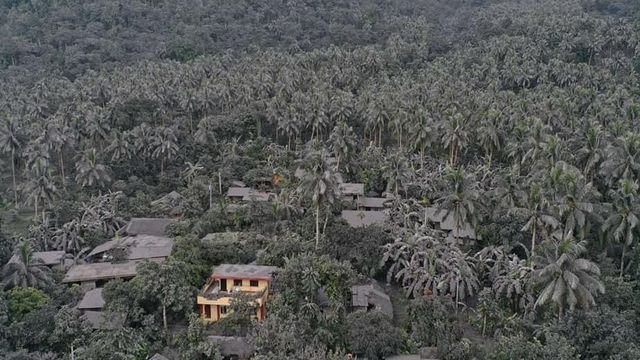 La erupción del volcán Bulusan cubre las Filipinas de ceniza