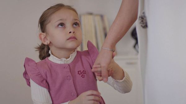 Avance: Murat y Nazli unen sus fuerzas por Zeynep , en 'Querida madre'