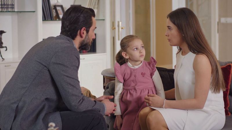 Avance: Murat y Nazli unen sus fuerzas por Zeynep , en 'Querida madre'