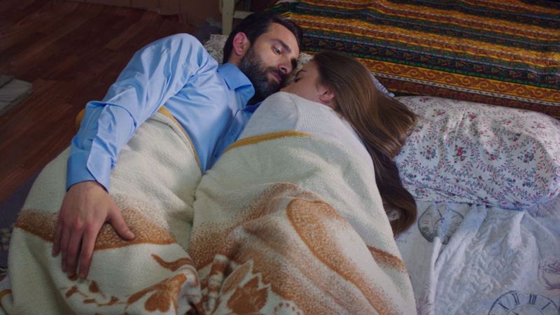 Avance: Murat cuenta por fin el secreto de Nazli, en 'Querida madre'