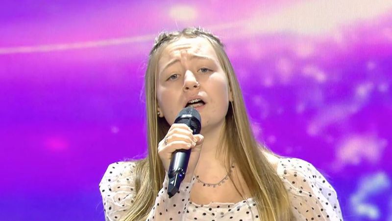 Lluna sorprende con una emotiva versión de ‘Tú me dejaste de querer ...