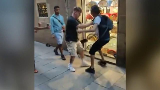 Apuñalado un turista durante un robo en pleno centro de Barcelona