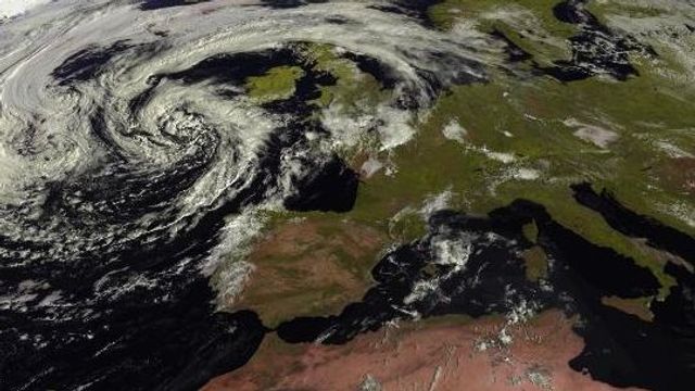 Llega una borrasca: alerta por lluvias, viento y rissagas