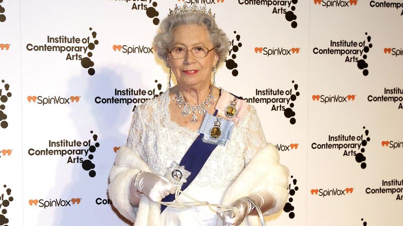 Mary Reynolds, la doble de Isabel II, se retira