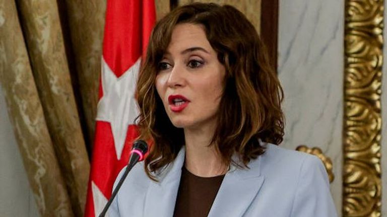 ¿Por qué Twitter se acuerda de Díaz Ayuso tras la muerte de Javier Marías?