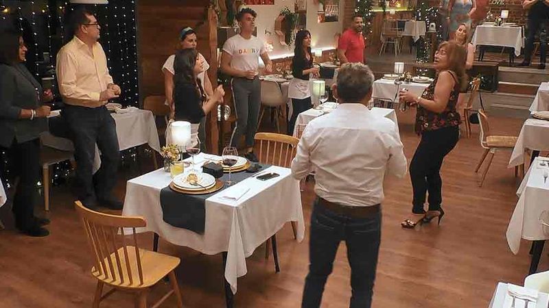 Ruby revoluciona ‘First Dates’ a golpe de güiro: “La vida es un carnaval”