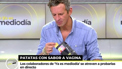 Joaquín Prat y los colaboradores prueban patatas fritas "con sabor a vagina"