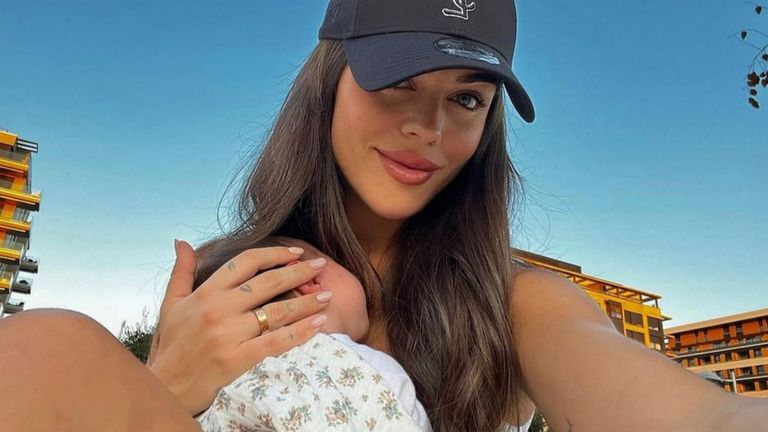 Violeta Mangriñán alucina con los rasgos de su hija Gala: pelirroja con ...