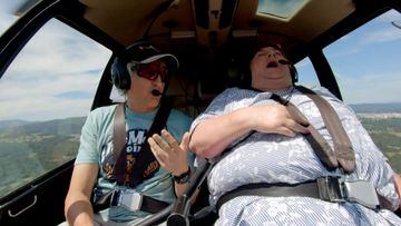 Jesús Calleja y su surrealista vuelo con Chelo - Volando voy