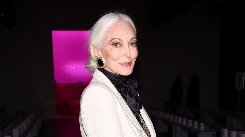 La modelo Carmen Dell'Orefice sorprende en toples a sus 91 años