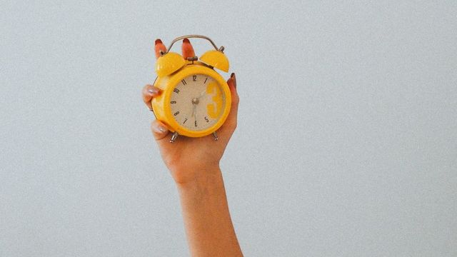 Cómo nos afecta emocionalmente el cambio de hora