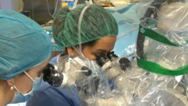 Primer trasplante en España a un niño conectado a un corazón artificial