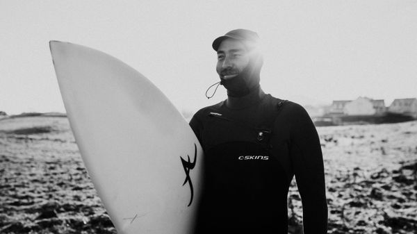 Chema Cavero o lanzarte a coger la tabla de surf - Uppers